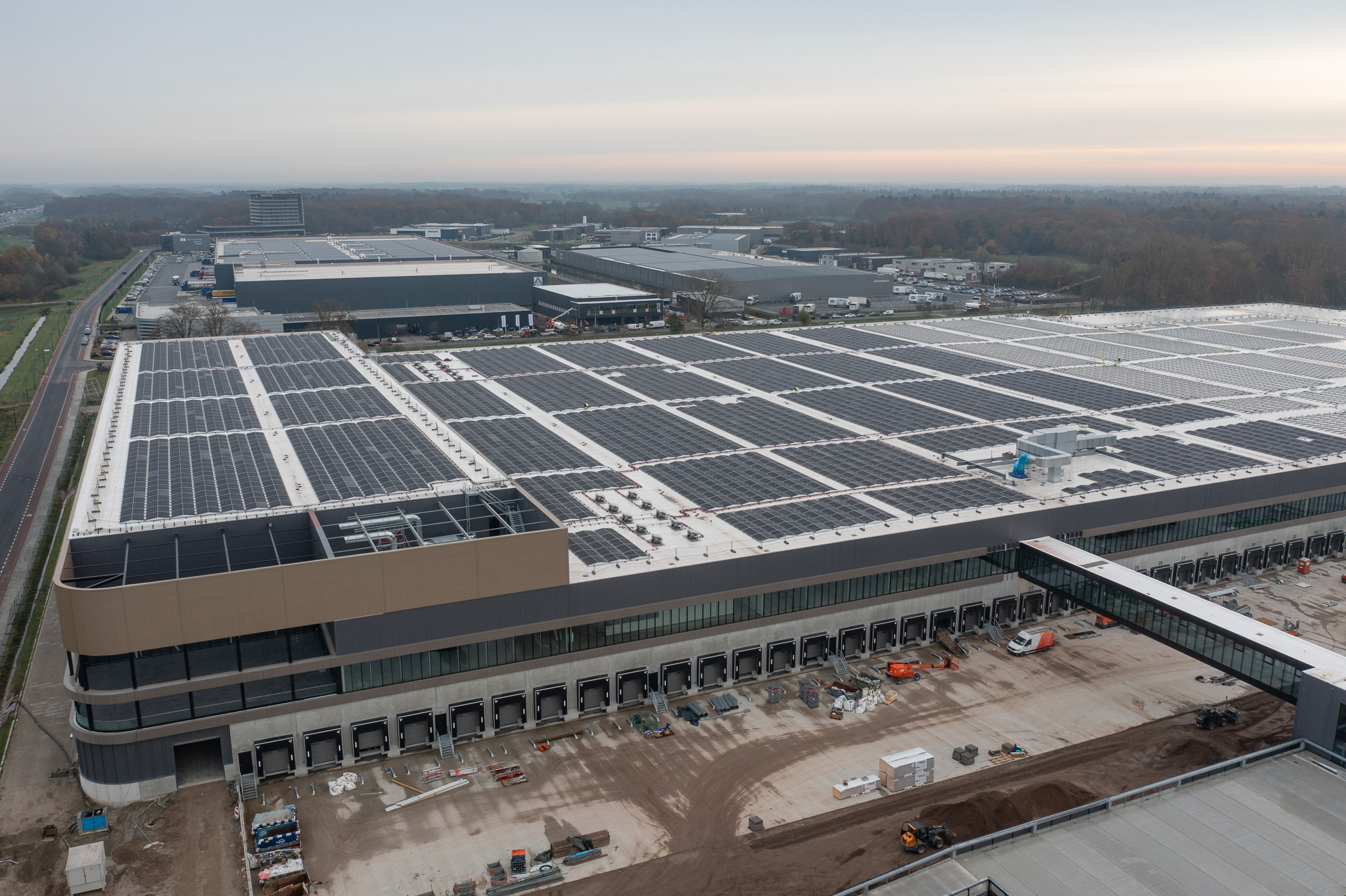More than 14,000 panels with Wave at PLUS distribution center in ...